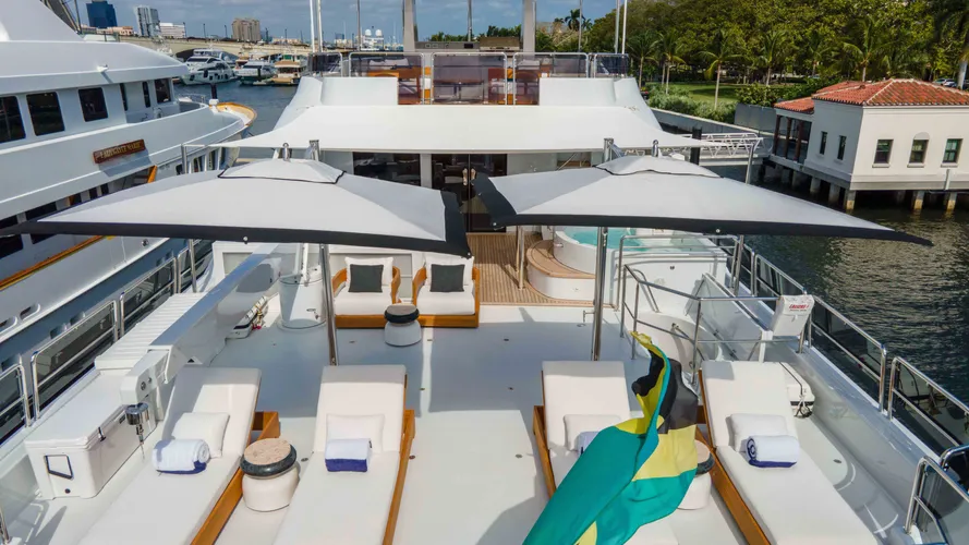 RELENTLESS yacht for sale (Westport, 39.62m, 2006)